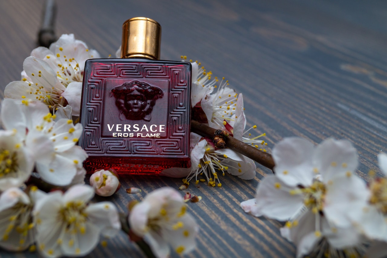 Versace: rafinament într-o sticluță de parfum! - UrbanKid.ro - E fun să ...